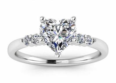 Cina dimensione del diamante 6MM di Ring Heart Shape With Lab dell'argento di 0.8ct 9K in vendita