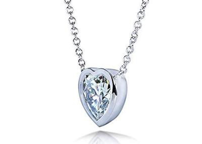 Cina stile dell'incastonatura del cuore delle collane dell'oro di 16inch 14K con 6x6mm Moissanite in vendita