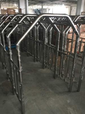中国 ホック/荷物のカートのホテルの荷物のトロッコが付いている明るい荷物のカートのホテルの陳列台 販売のため