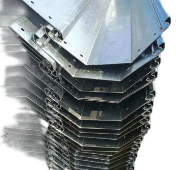 Cina Grondaia per serre in acciaio inossidabile 304 Connessione commerciale in vendita