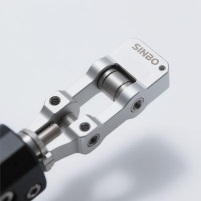 Китай Промышленный робот высокой точности с пневматическим сцеплением для сцепления пальцев надежная прочная конструкция для автоматизированной машины для обработки материалов продается