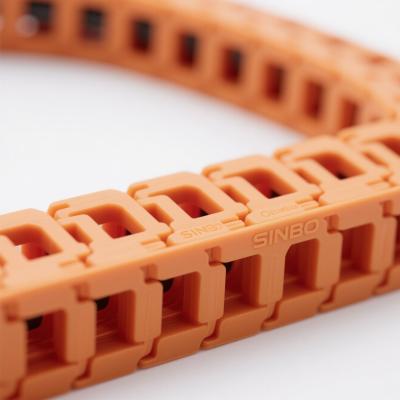 중국 산업용 로봇 기름 저항 나일론 케이블 운반기 고 유연성 소음 낮은 내부 분리 기지 지원 시스템 판매용