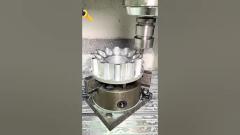 Close-up van het bewerken van aluminium op een 3-assige CNC-freesmachine.#cncmachine #cncmilling #cnc #fyp