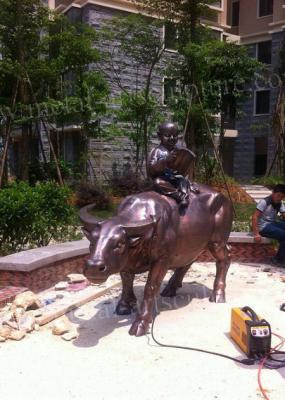 China Bronze Buffalo Sculpture Bronze Casters Copper Sculpture Garden Decoration for sale