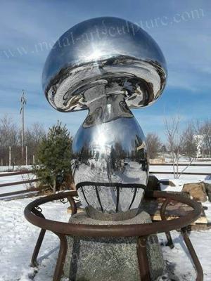 China Garden Ornaments Metal Mushroom Sculpture Art Shaped Modern Art Statue for sale