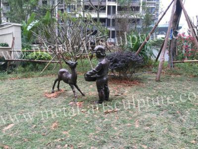 China Cute Deer Garden Ornaments Statues Metal Animal Sculptures Natural Art Design for sale