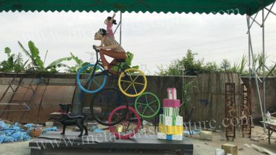 China Life Size Metal Lawn Ornaments Amusement Park Decoration Plywood Case Packing for sale