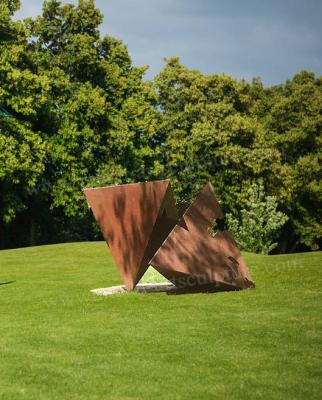 China Art Craft Modern Triangle Corten Steel Garden Sculpture With Rusty Feature for sale