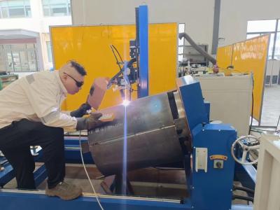 China Máquina de soldadura de costura circular de diâmetro de tanque de 100-5000 mm com resfriamento por água e potência de soldadura de 3-400A for sale