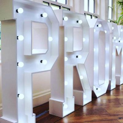 Cina Il metallo del segno della lettera della tenda foranea della decorazione di nozze ha dipinto il CE ROHS in vendita
