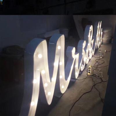 Cina Il metallo del segno della lettera della tenda foranea della decorazione di nozze ha dipinto il CE ROHS in vendita