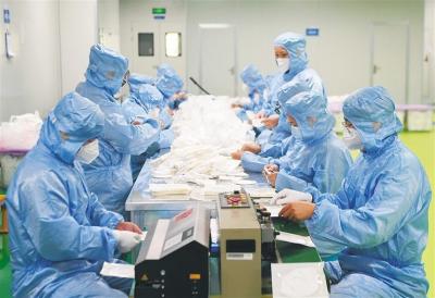 China Cheap Price Good Quality PP Spunbond Fabric Making SMS Nonwoven Machine for Face Mask, Operation Gown,bed sheet,cap for sale