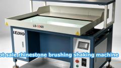 Garment use rhinestone shaking machine working