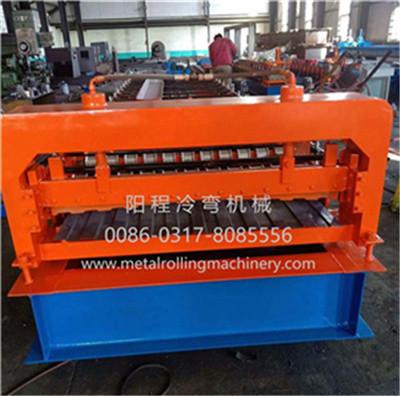 China Panel Roll Forming Machine for sale