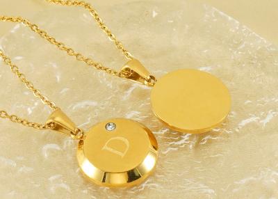 Cina Gioielli di design di lusso moderno 18*18MM 18K dorati Pendienti per lettere in acciaio inossidabile con zircone in vendita