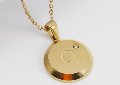 Cina Gioielli di design di lusso moderno 18*18MM 18K dorati Pendienti per lettere in acciaio inossidabile con zircone in vendita