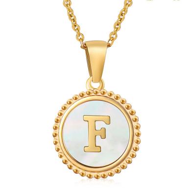 Cina Gioielli unici 16MM 18K oro placcato in acciaio inossidabile 3D Conchiglia Lettera Collare Lettera femminile Pendenti in vendita
