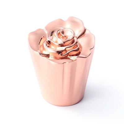 Cina Design unico di lusso moderno Placcatura in oro Colore Lega di zinco pressofusa Tappi per bottiglie di profumo Adatti alla maggior parte delle bottiglie come da design richiesto in vendita
