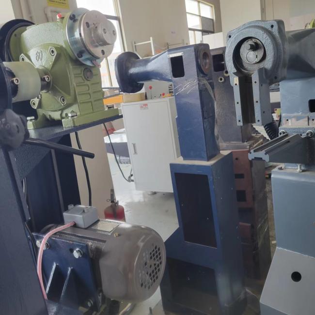 Machine in operation with box sample