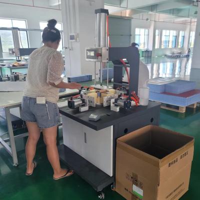 China Semi Automatic Gift Box Bubble Pressing Machine For Rigid Boxes Smooth Packaging Solution for sale