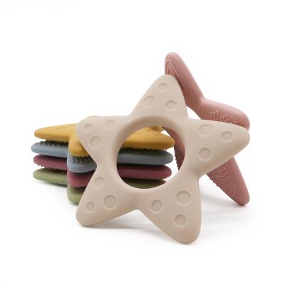 Cina 2022 New Soft Custom Color Bpa Sun Leaf Star Baby Teething Free Die Cut Chew Toys Food Grade Silicone Teethers in vendita