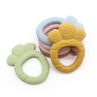 Cina Toy Wholesale Silicone Infant Soft Teething Toys Custom Chew Ring Rainbow Silicone Baby Teether Bracelet in vendita