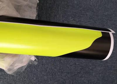 Cina involucro dell'automobile del vinile di 140gsm Digital, il nero di Repositionable ed involucro giallo del cammuffamento in vendita