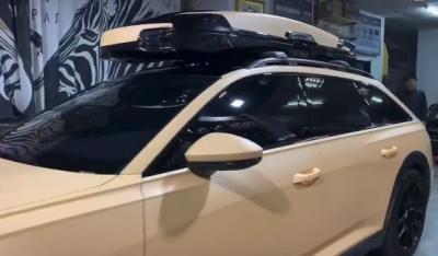 Cina high quality 200 Micron PET Release Liner Sandy yellow Vinyl Wrap PVC Sticker in vendita