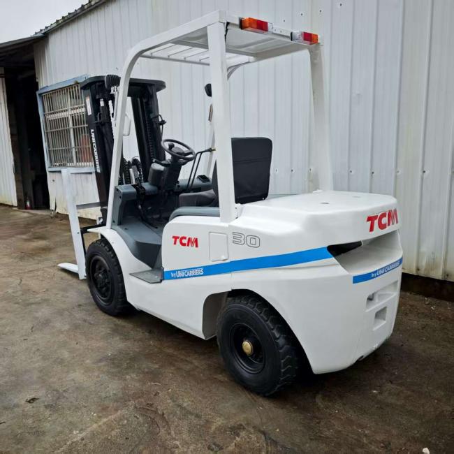 TCM FD30 3 Ton Forklift - Front View