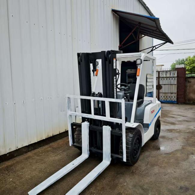 TCM FD30 3 Ton Forklift - Side View