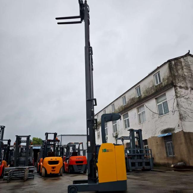 Komatsu Forklift Robot front view