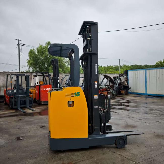 Komatsu Forklift Robot side view