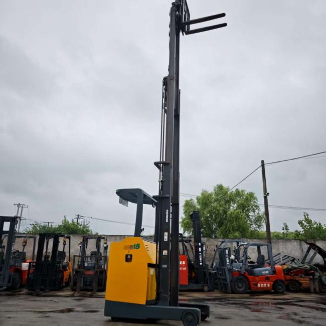 Komatsu Forklift Robot operational view