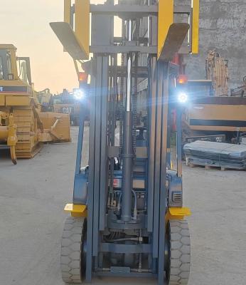 Κίνα Εξαρτητήριο 3 τόνων Komatsu FD30 Εξαρτητήριο ντίζελ Χρησιμοποιούμενο αυτόματο ανυψωτικό μηχάνημα μεταχειρισμένο προς πώληση