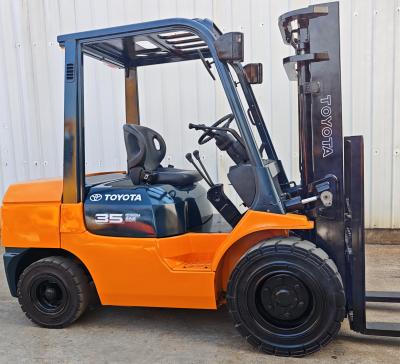 Cina 3.5 tonnellate macchina idraulica motore diesel carrello elevatore usato TOYOTA 35 carrello elevatore in vendita