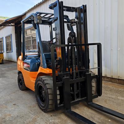 Cina 3.5 tonnellate macchina idraulica motore diesel carrello elevatore usato TOYOTA 35 carrello elevatore in vendita