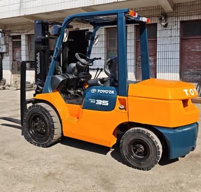 Cina 3.5 tonnellate macchina idraulica motore diesel carrello elevatore usato TOYOTA 35 carrello elevatore in vendita