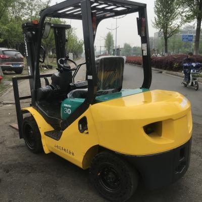 Cina Carrello elevatore diesel usato Komatsu Serie 16 da 3 tonnellate con altezza di sollevamento di 4 metri per la movimentazione logistica intensiva in vendita