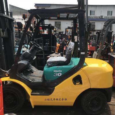 Cina Carrello elevatore diesel usato Komatsu Serie 16 da 3 tonnellate con altezza di sollevamento di 4 metri per la movimentazione logistica intensiva in vendita