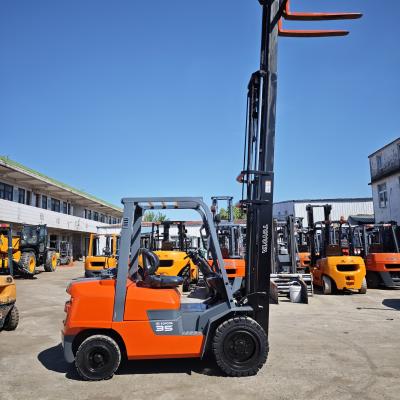 China Used Toyota 35 Forklift 3.5 Tons 4.8 Meters 3 Stages Lifting Machine Dual Use of Gas and Liquied Gas for sale