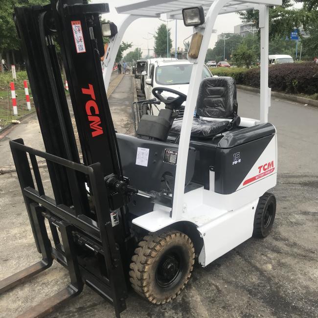 TCM 15 Electric Forklift side view