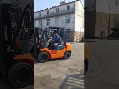 Used 3-Ton Toyota 7F Manual Forklift with Center Cylinder and Orange Paint