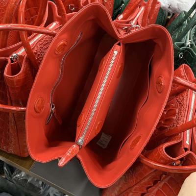 Cina Tessuto medio 32x28x15cm Microfiber della pelle di coccodrillo del Faux di Handfeeling rosso in vendita