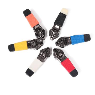 Cina Resina di alluminio di plastica d'ottone dello zip 8 di dimensione 5 della sostituzione di riserva dell'estrattore in vendita