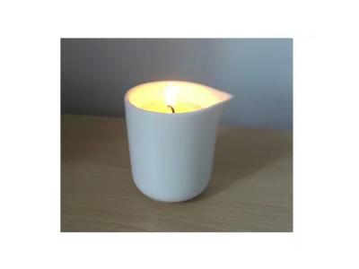 China Home scented white soy candle with oud fragrance and unique ceramics container for sale