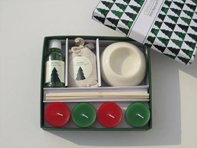 China Red & Green  Cinnamon chai  fragrance scented tealight candle & essential oil  packed into gift box for sale