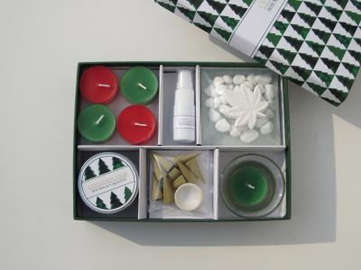 China Red & Green  Cinnamon chai  fragrance scented tealight candle & tin candle  packed into gift box for sale