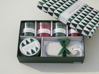 China Red & Green  Cinnamon chai  fragrance scented glass candle & tin  candle  packed into gift box for sale
