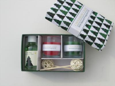 China Red & Green  Cinnamon chai  fragrance scented glass candle packed into gift box for sale