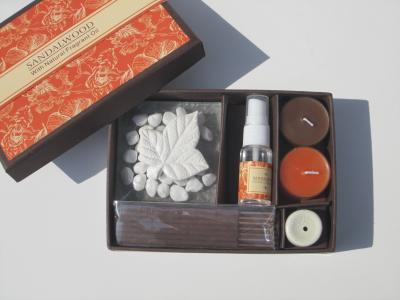 China Orange & Brown scented & assorted  tealight candle & holder packed into gift box for sale